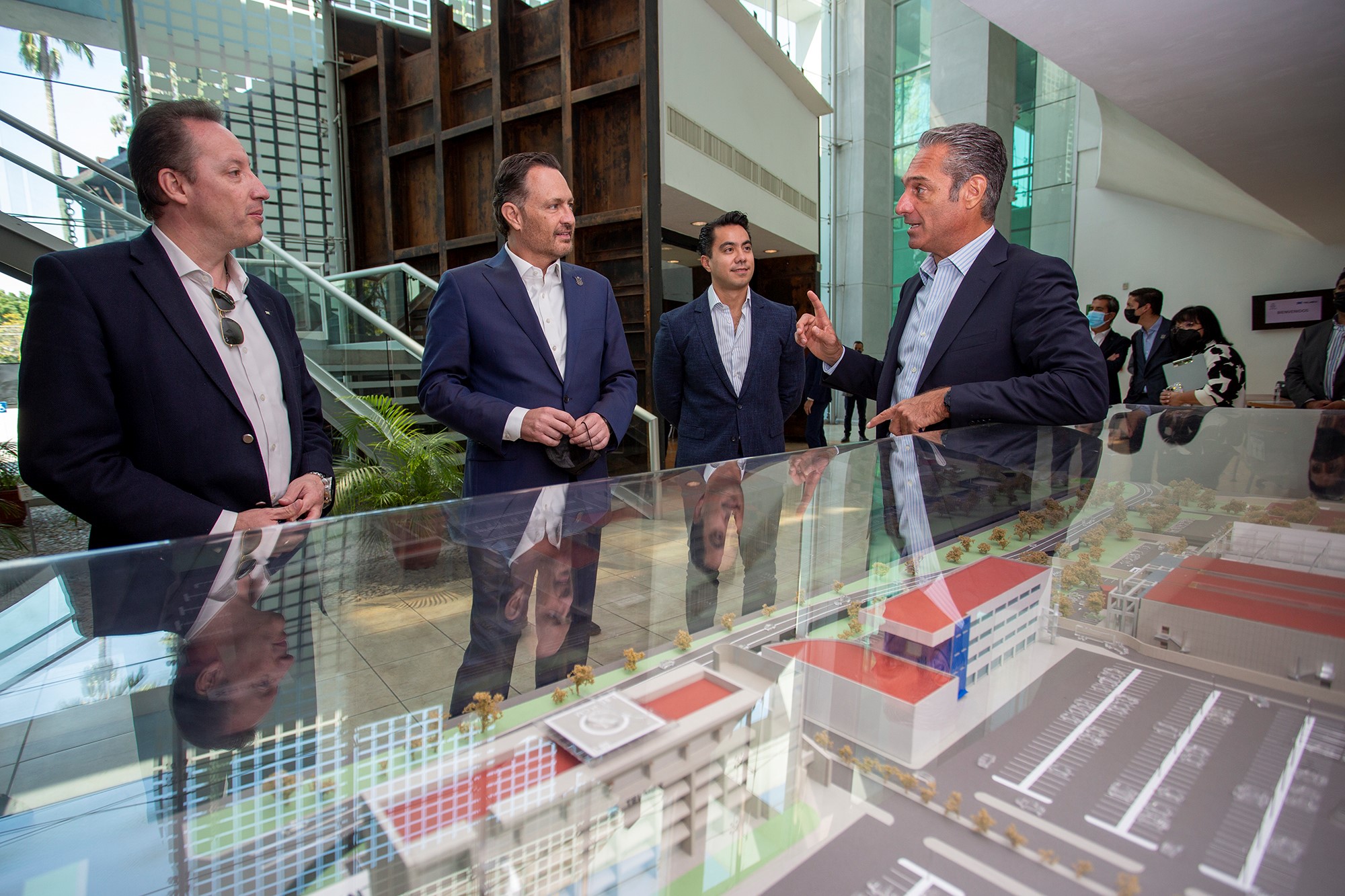 Visita MKG el Centro de Datos TRIARA TELMEX - Noticias de Querétaro