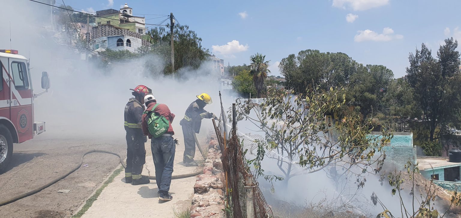Atienden Incendio En Predio Baldío De La Bolaños Noticias De Querétaro