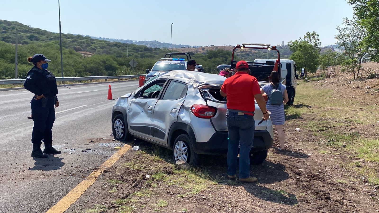Aparatosa volcadura en el Fray Junípero Serra - Noticias de Querétaro