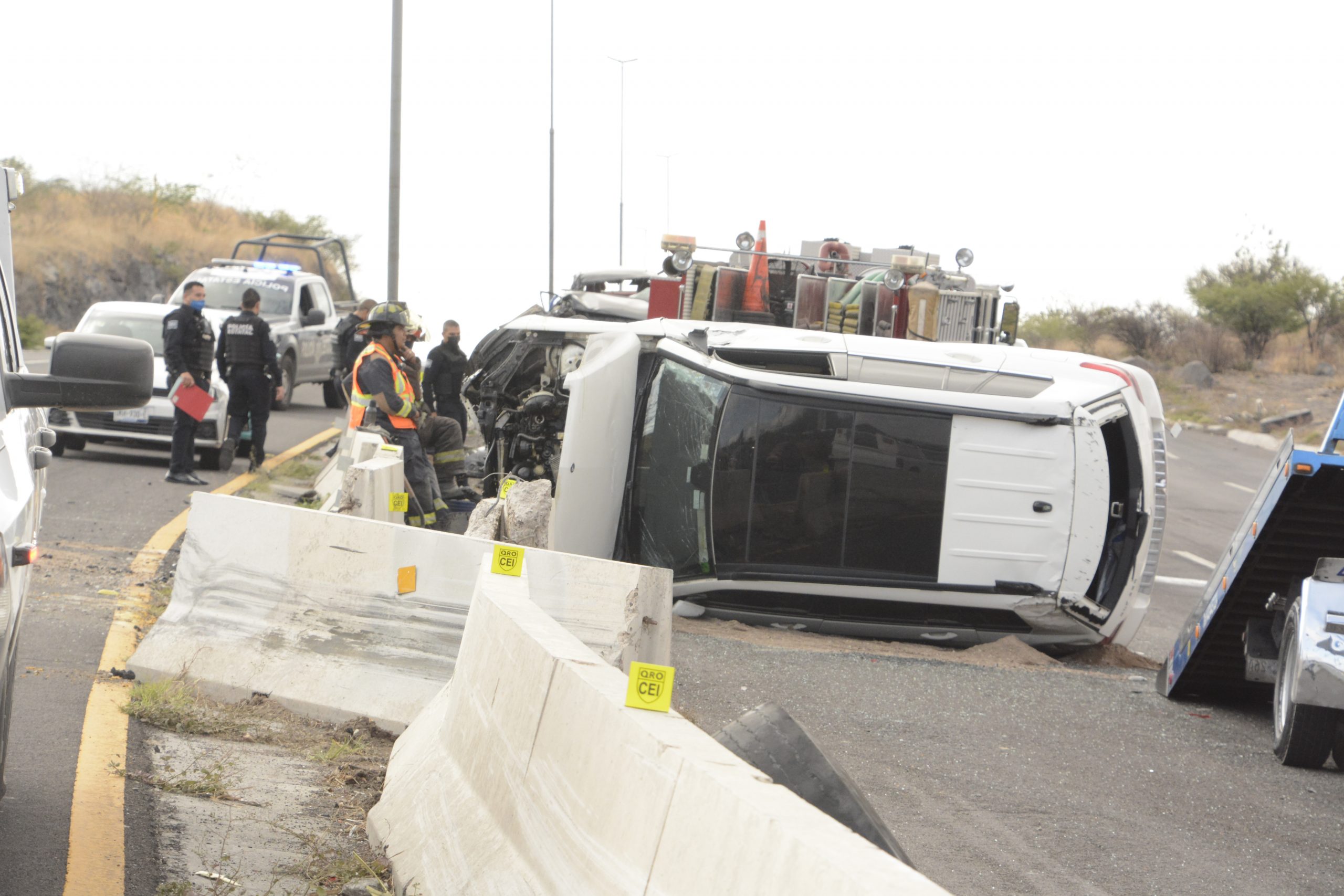 Aparatoso accidente en el Fray Junípero Serra - Noticias de Querétaro