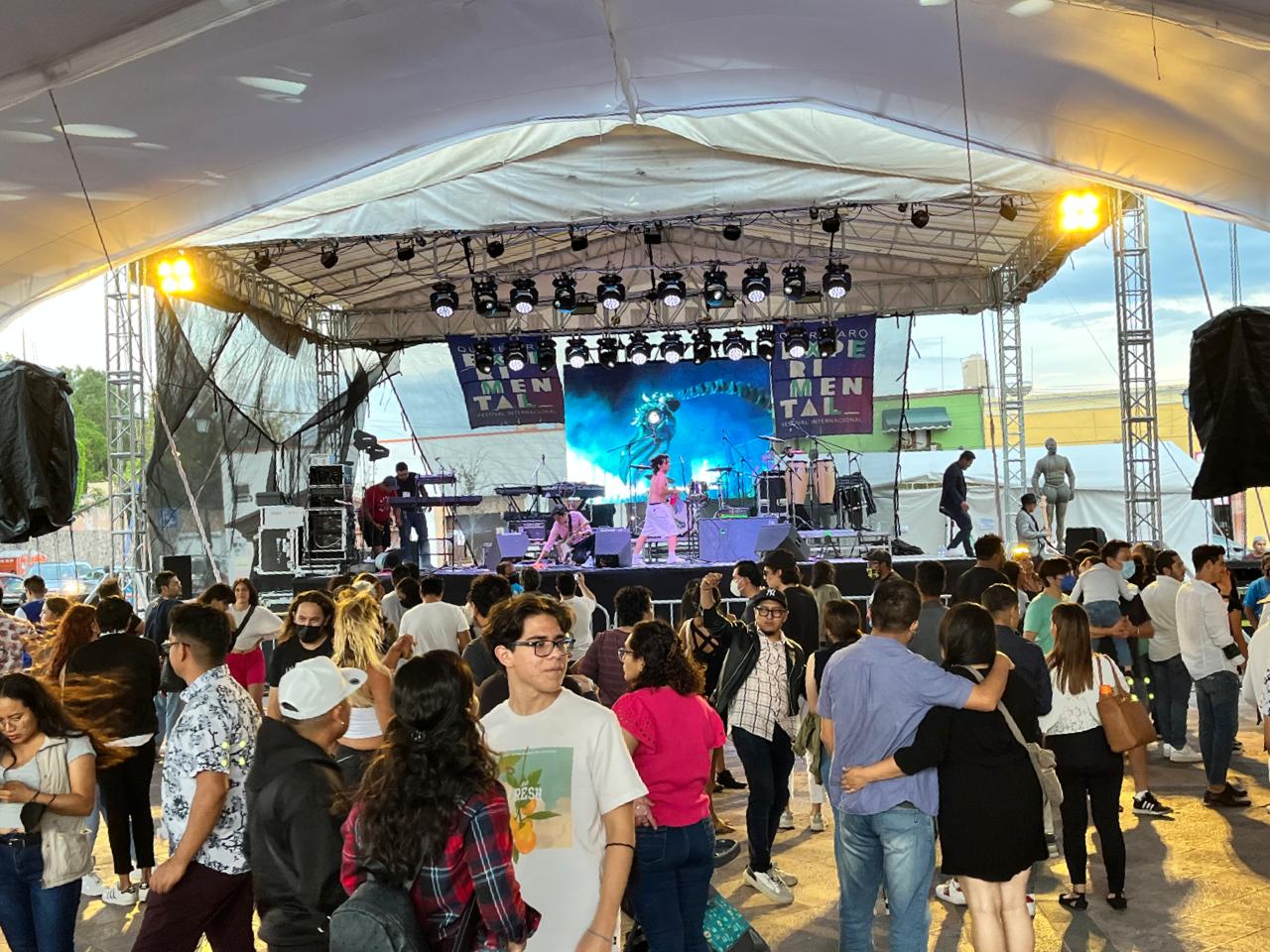 Arrasa Les Parfaits Inconnus en el Querétaro Experimental - Noticias de ...