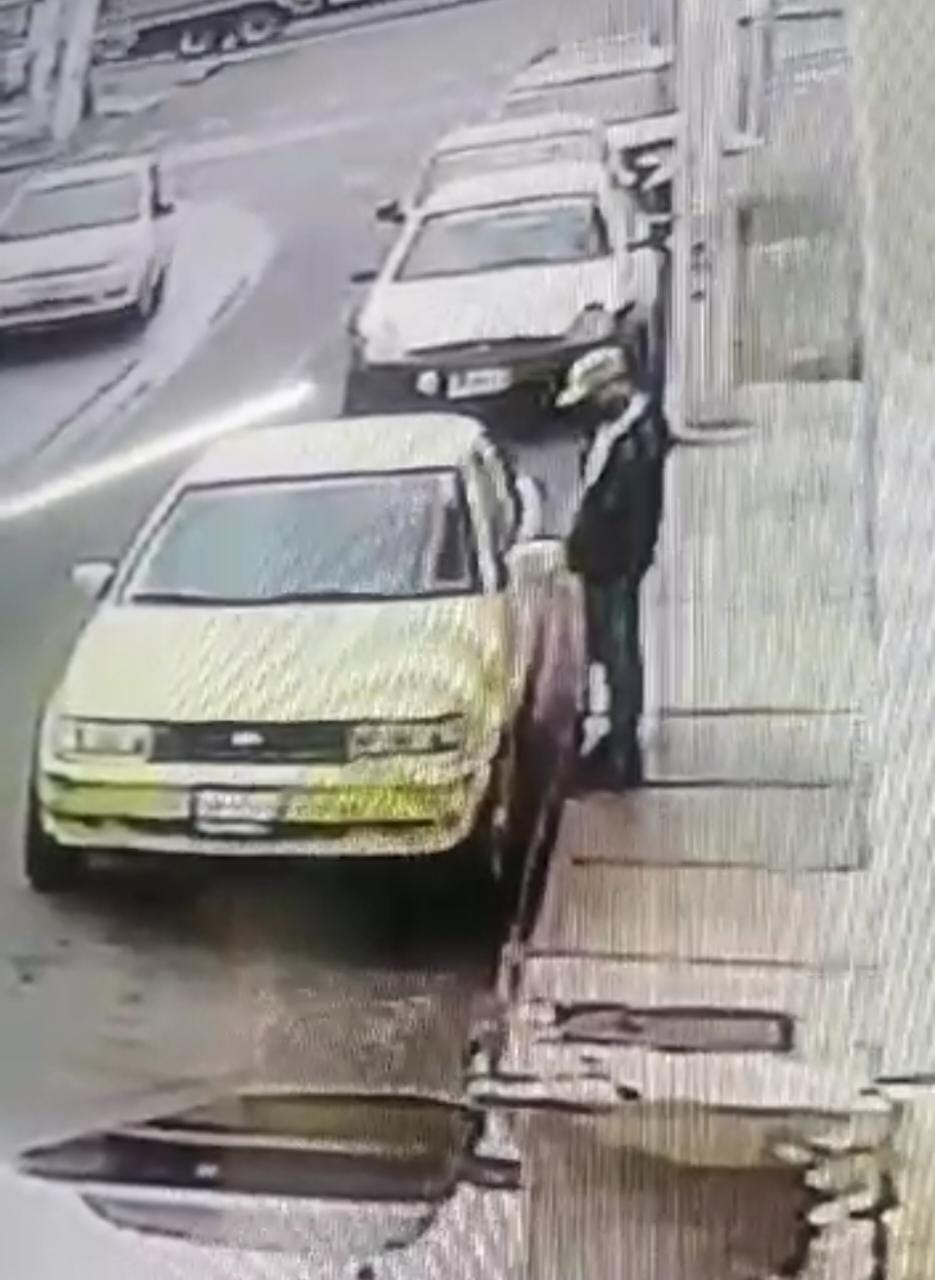 En menos de un minuto hombre se lleva un Tsuru - Noticias de Querétaro