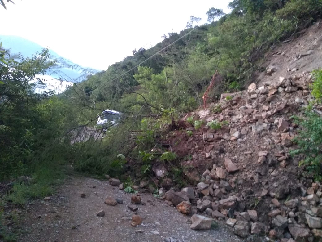 Derrumbes en la zona de Agua Zarca - Noticias de Querétaro