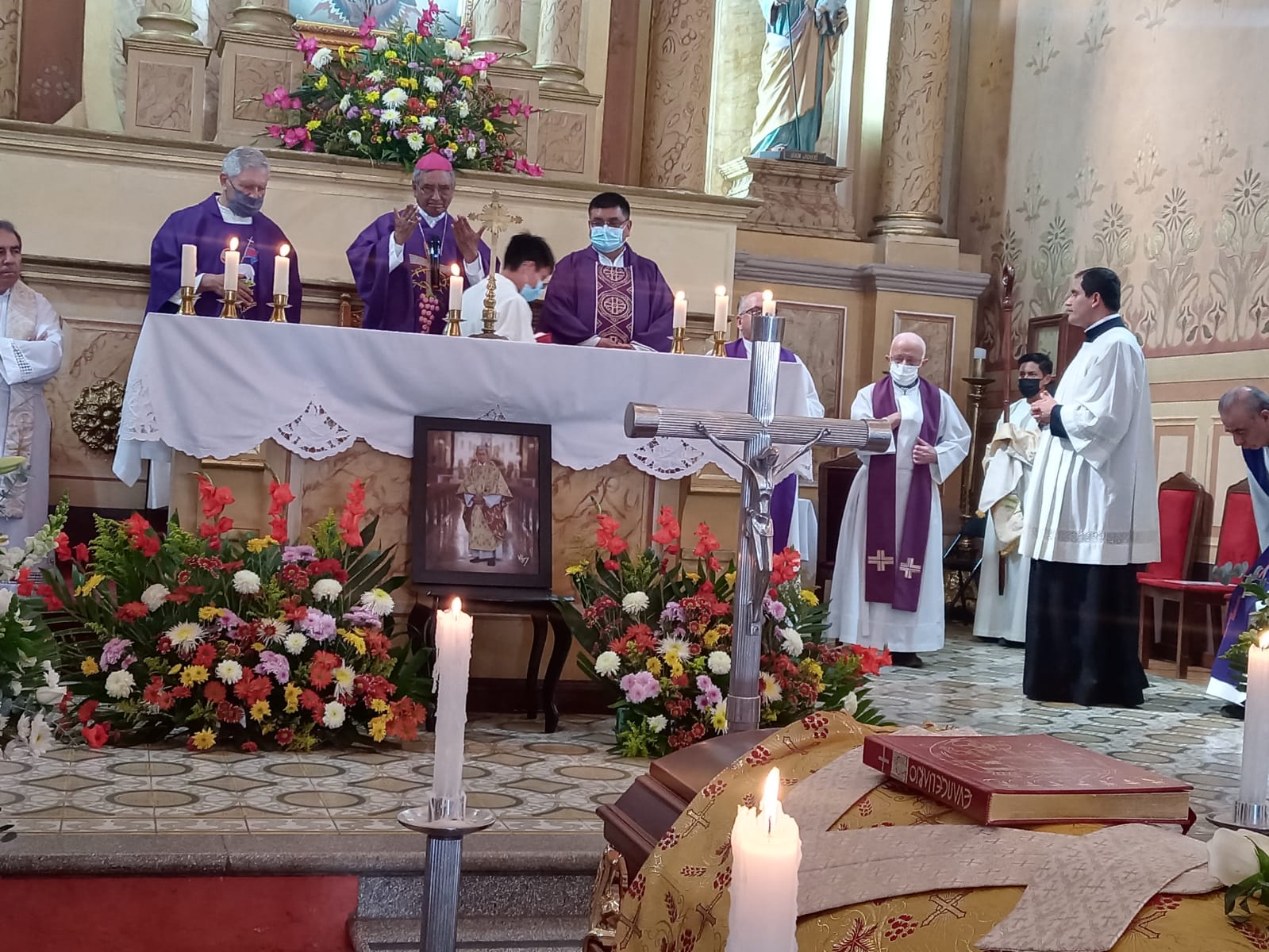 Despide Obispo al padre J. Luis Landaverde - Noticias de Querétaro