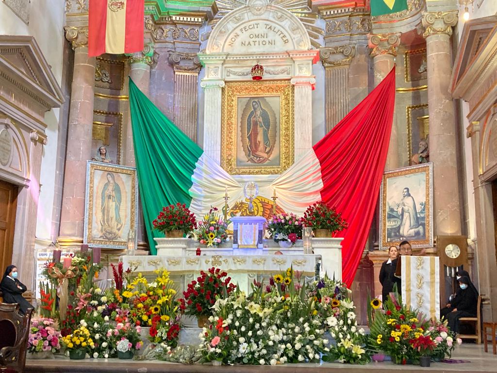 Queretanos muestran su devoción a la Virgen - Noticias de Querétaro