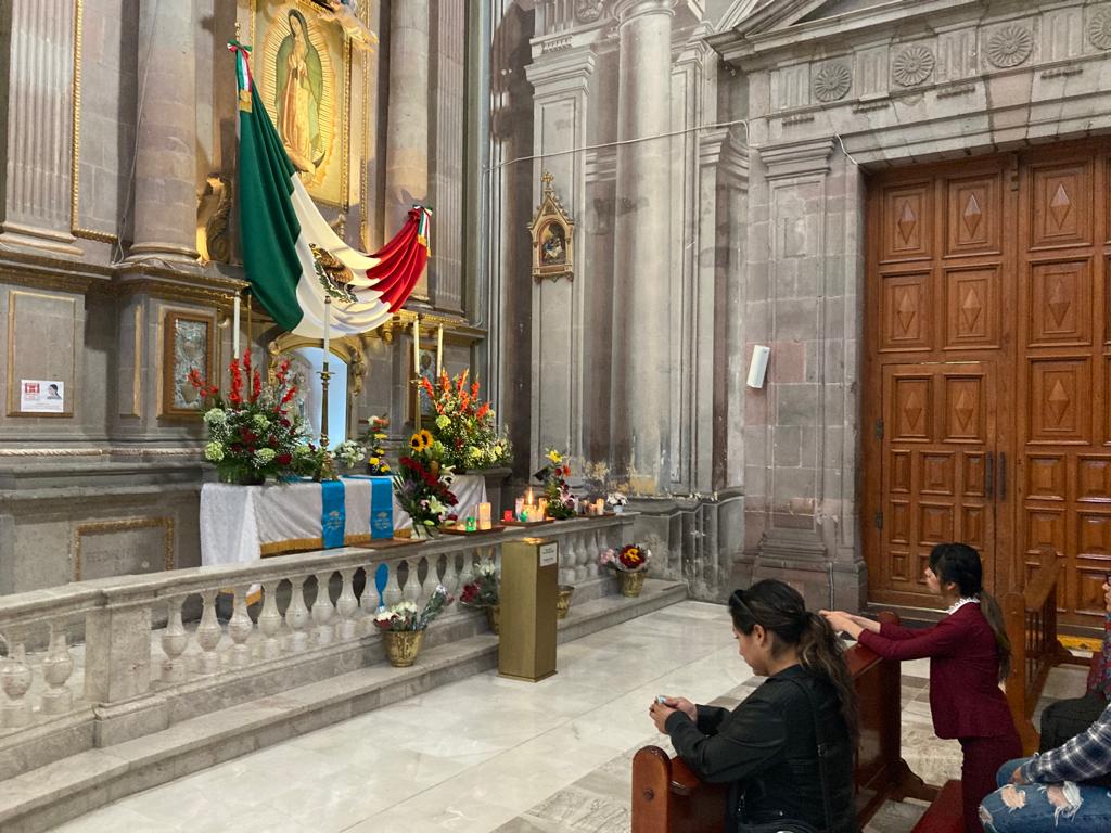 Queretanos muestran su devoción a la Virgen - Noticias de Querétaro