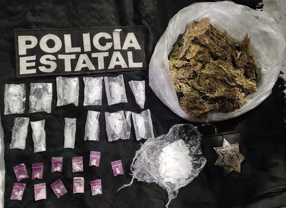 PoEs detienen a cuatro con drogas y armas - Noticias de Querétaro