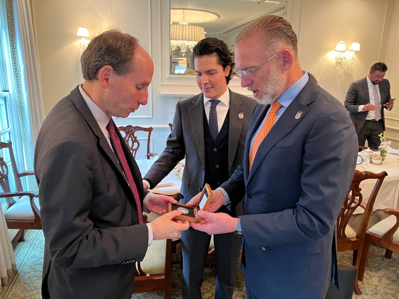 Del Prete se reúne con directivos de MetLife - Noticias de Querétaro