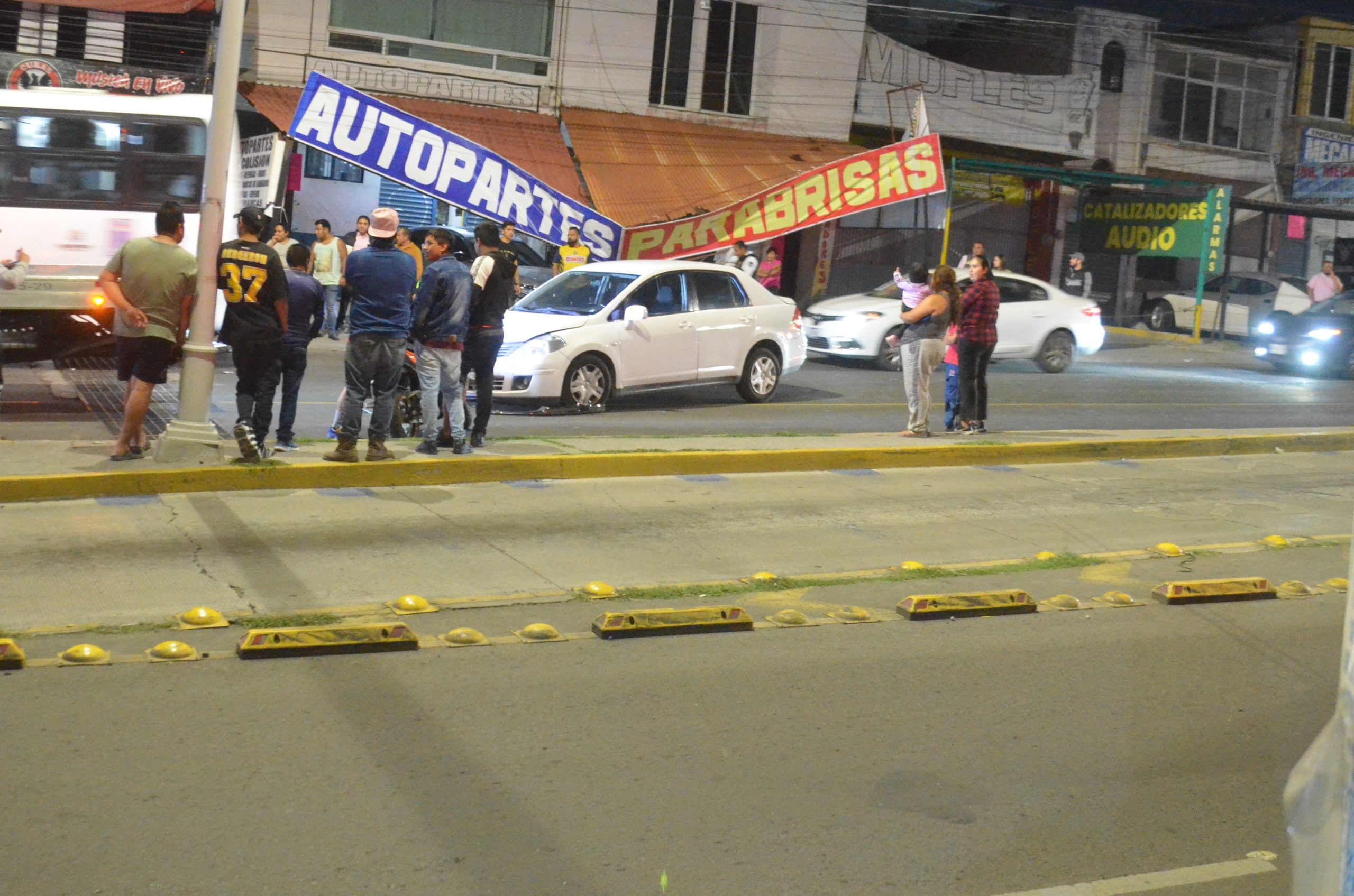 Conductor ebrio ocasiona diversos daños - Noticias de Querétaro