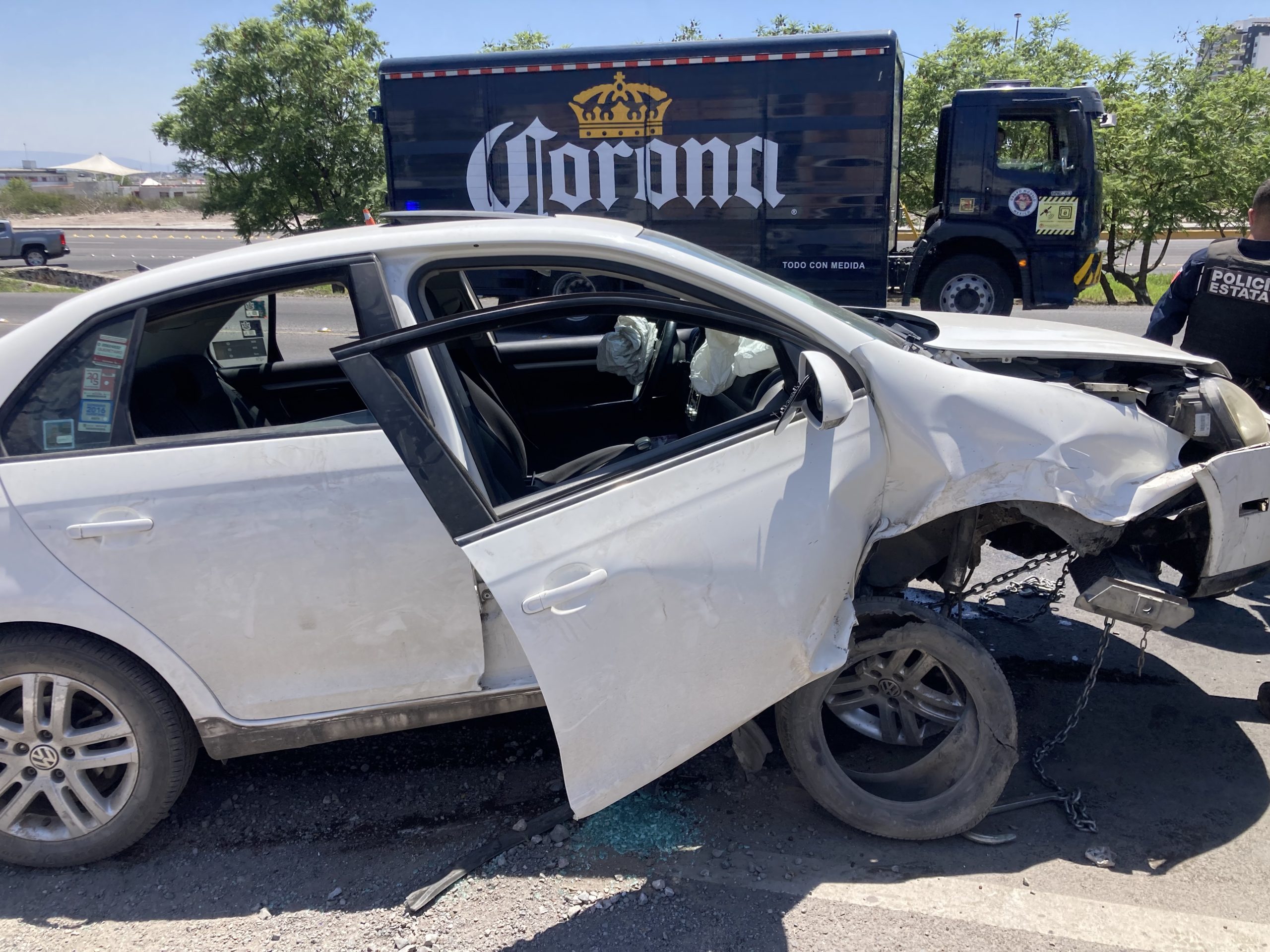 Aparatoso choque en el Fray Junípero Serra - Noticias de Querétaro