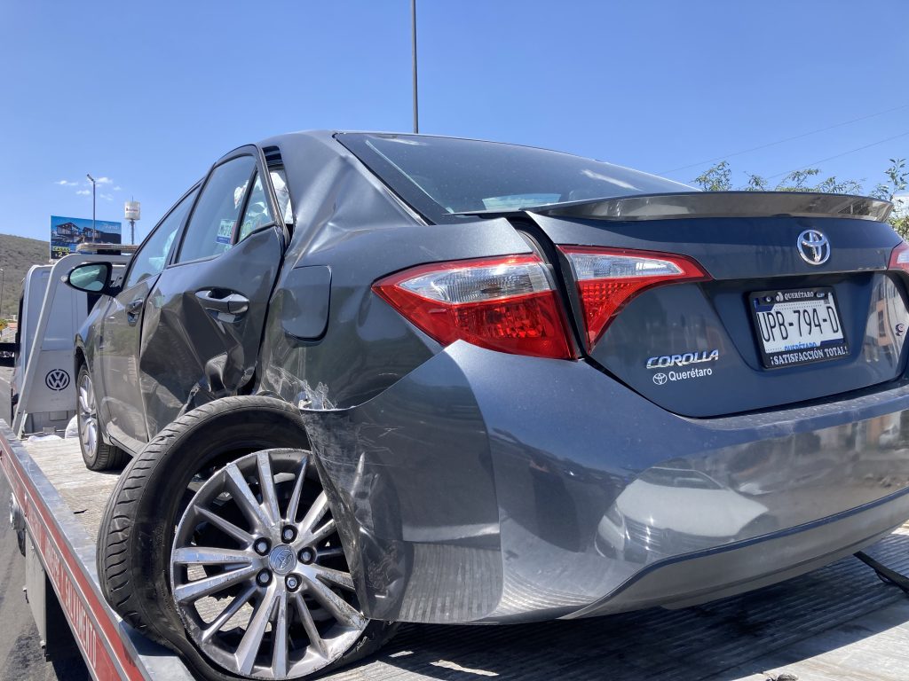 Aparatoso choque en el Fray Junípero Serra - Noticias de Querétaro