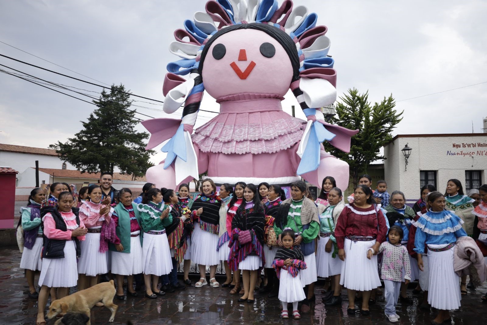 Xóchitl mantiene encuentro con comunidad indígena - Noticias de Querétaro