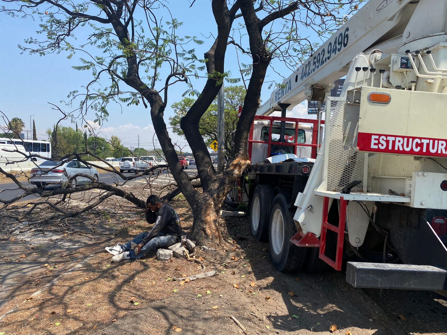 Falla mecánica origina accidente de grúa - Noticias de Querétaro