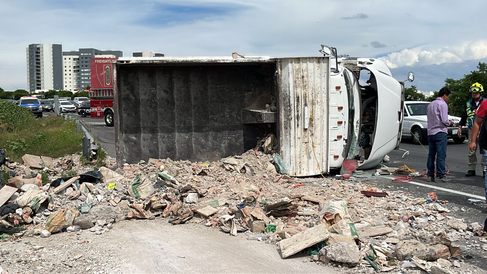 Lesionado al volcar en el Fray Junípero Serra - Noticias de Querétaro