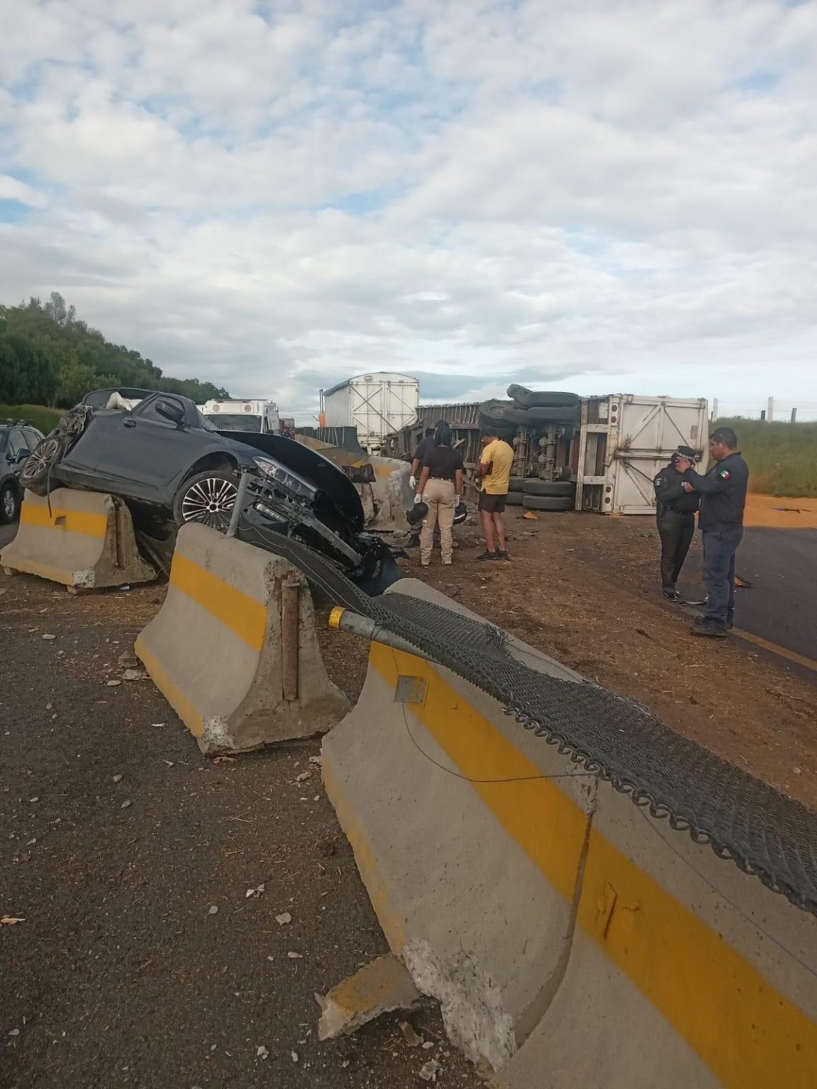 Presunto intento de asalto causa accidente múltiple - Noticias de Querétaro