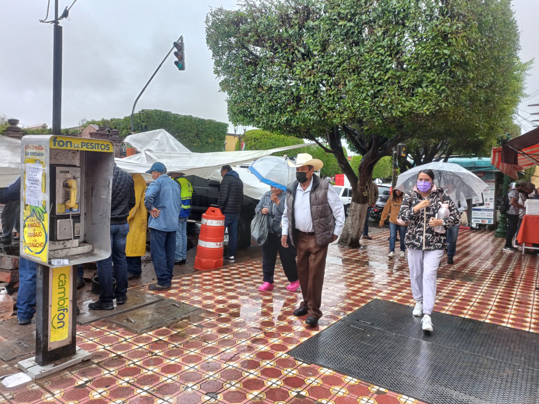 Aprovechan lluvias para abastecerse de agua - Noticias de Querétaro