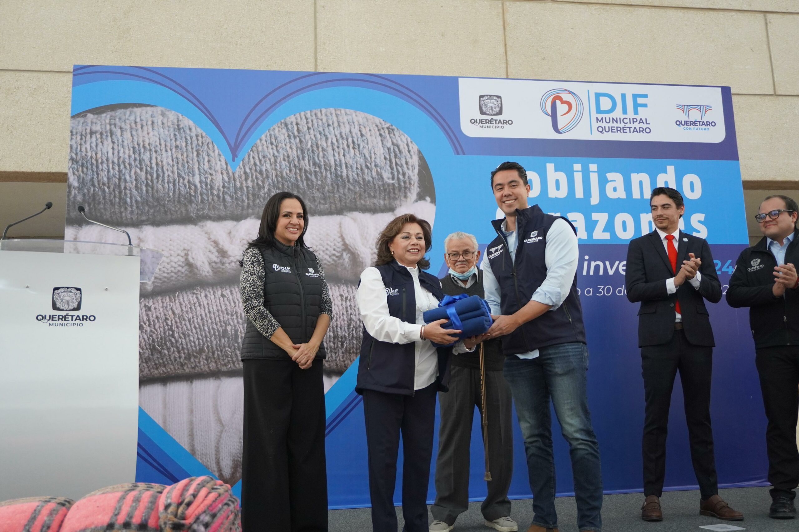Recibe DIF Municipal más de 20 mil cobijas en Colecta Invernal - Noticias de Querétaro