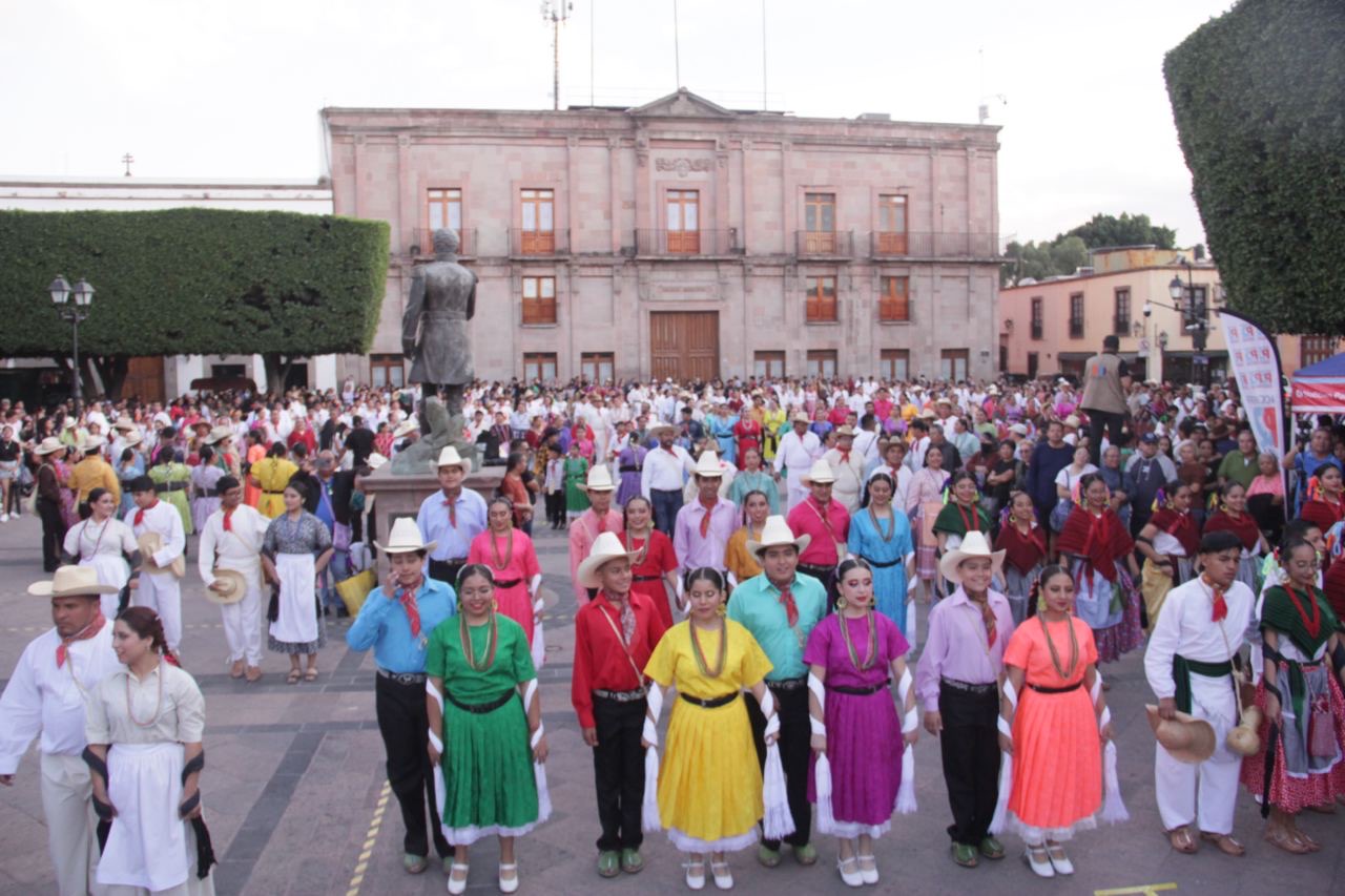 Presentan la Coreografía Monumental de Huapango - Noticias de Querétaro