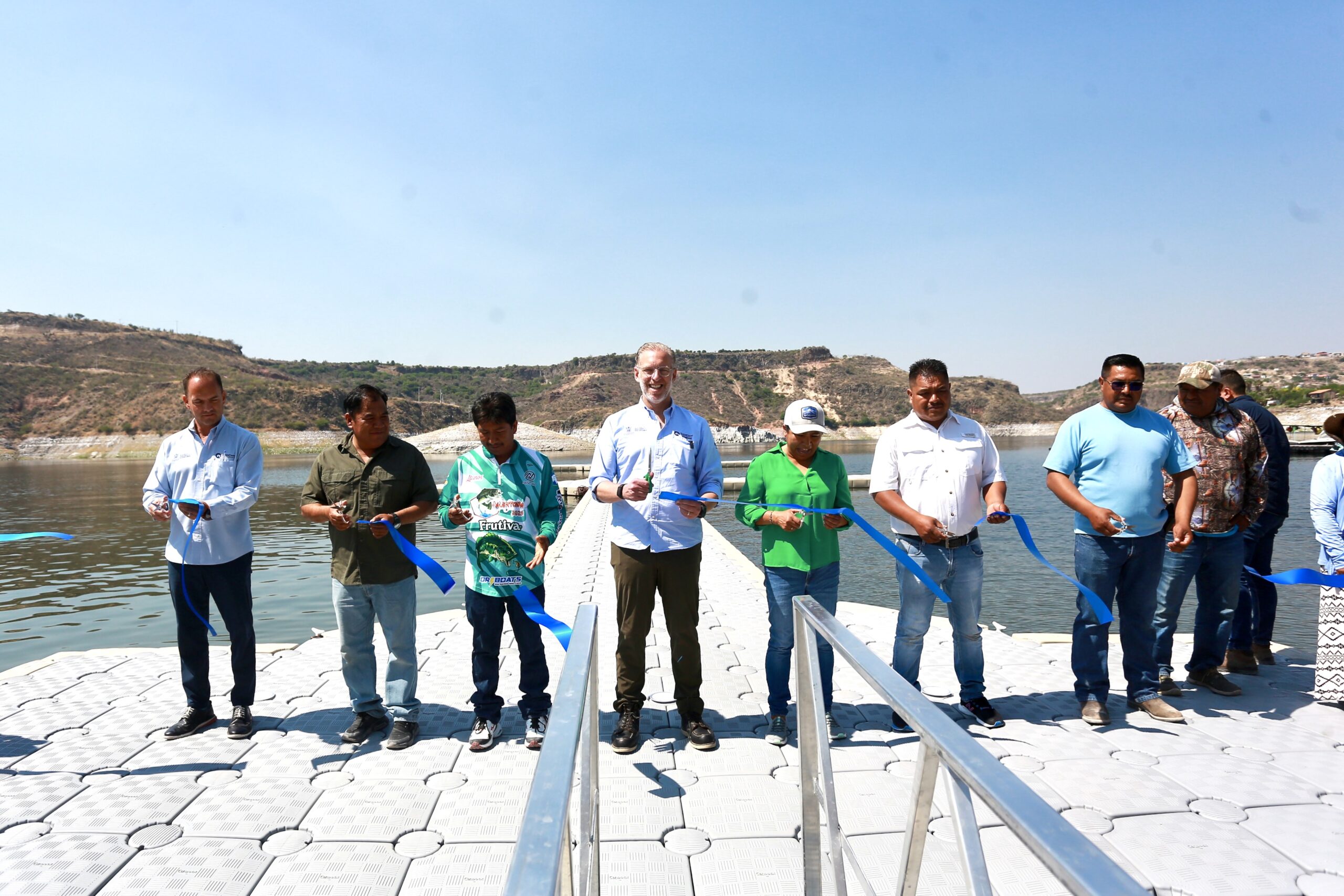 Entrega Marco Del Prete muelle en Tzibanzá mediane programa PASE ...