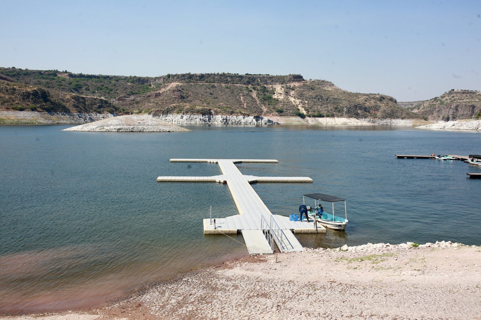 Entrega Marco Del Prete muelle en Tzibanzá mediane programa PASE ...