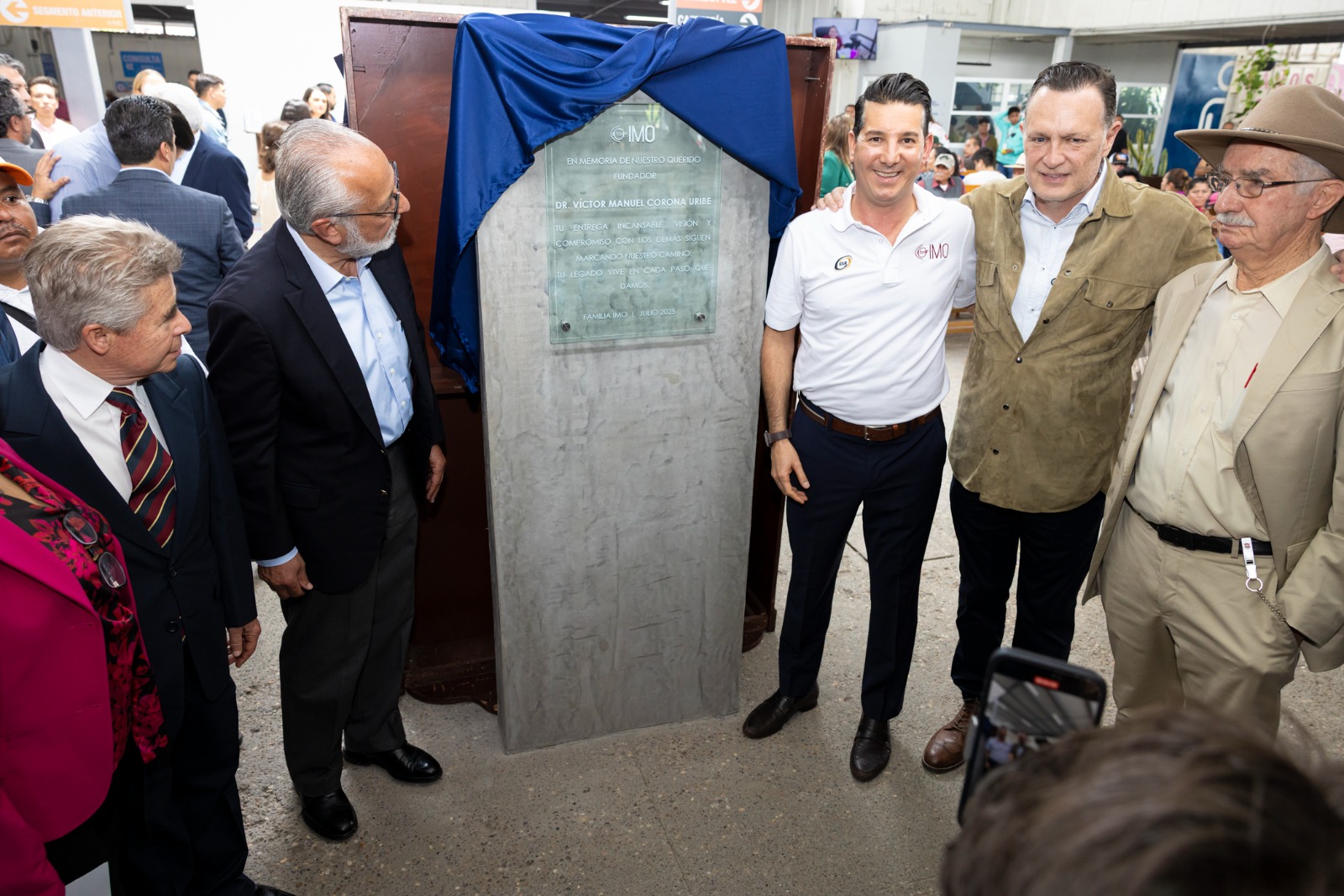 Visita Mauricio Kuri el Instituto Mexicano de Oftalmología (IMO ...