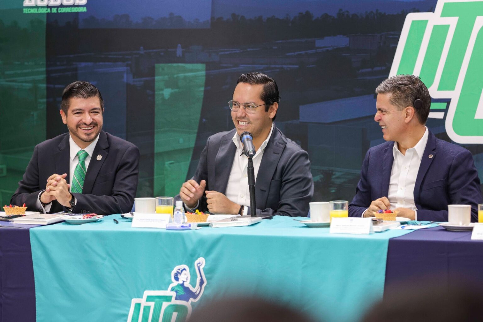 Chepe Guerrero y Coparmex impulsan la educación en Corregidora ...