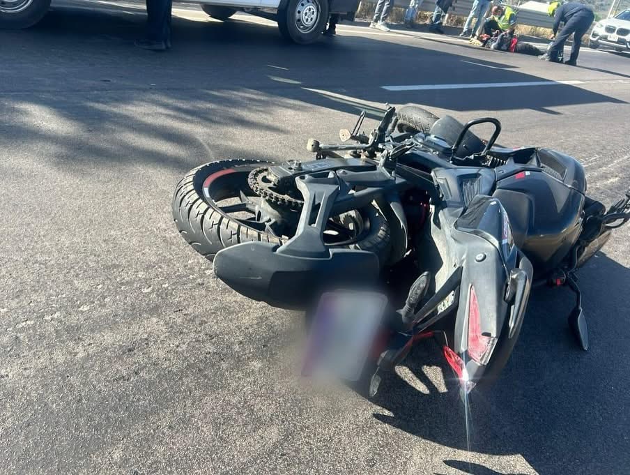 Cae motociclista en San Isidro Juriquilla - Noticias de Querétaro