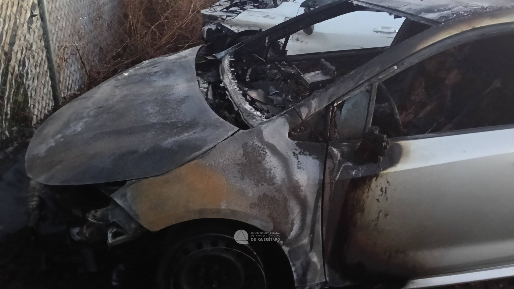 Sofocan incendio de auto en predio de resguardo de agencia automotriz ...
