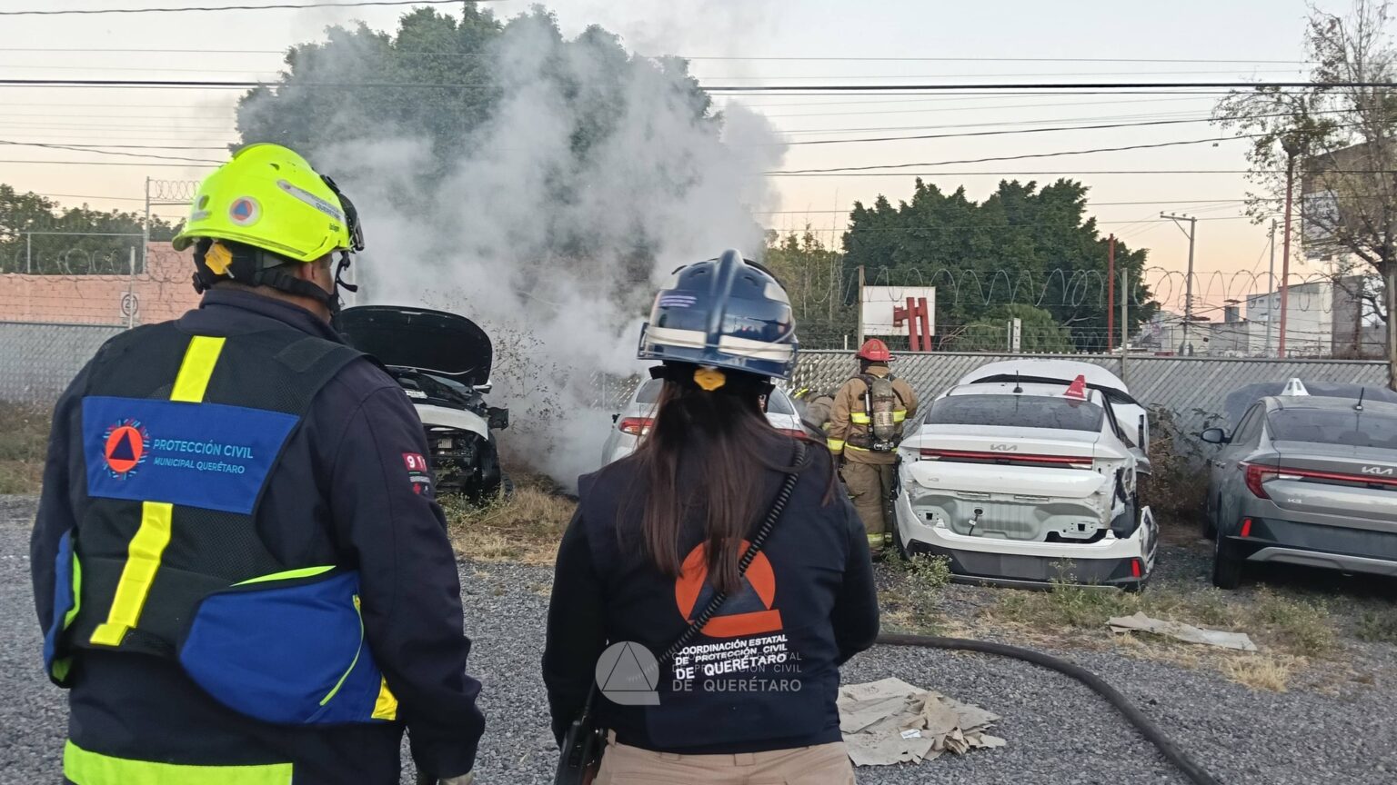 Sofocan incendio de auto en predio de resguardo de agencia automotriz ...