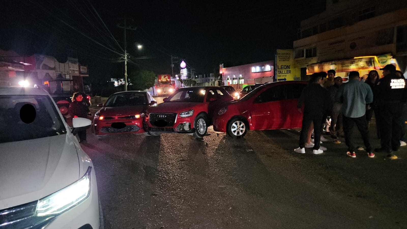 March causa carambola en cruce del semáforo - Noticias de Querétaro