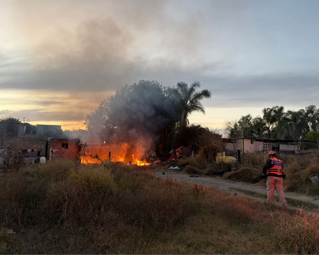 Incendio en vivienda en Santa María Magdalena - Noticias de Querétaro