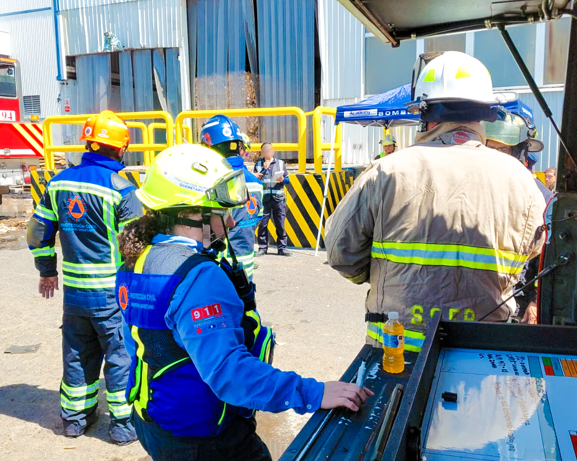 Incendio en fábrica de cartón moviliza a bomberos a la colonia Felipe ...