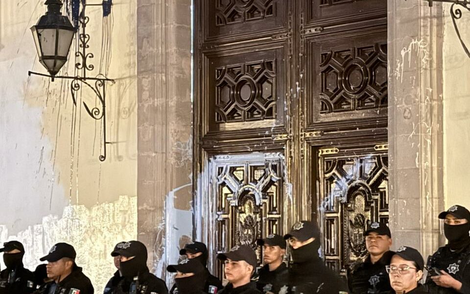 Realizan pintas y causan daños en Palacio de Gobierno tras marcha LGBT ...