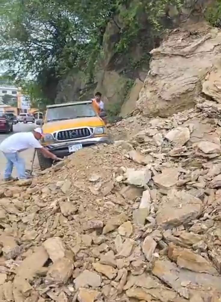Se desgaja parte de cerro en cabecera de Jalpan de Serra - Noticias de ...